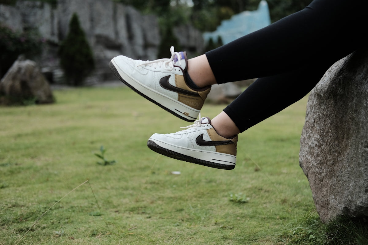 Sneakers combineren met outfits zo creëer je een trendy look – Capri ...